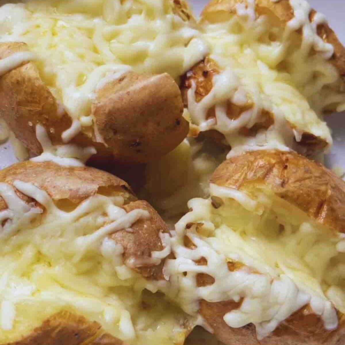4-Ingredient Stuffed Jacket Potatoes (Mozzarella & Butter ...